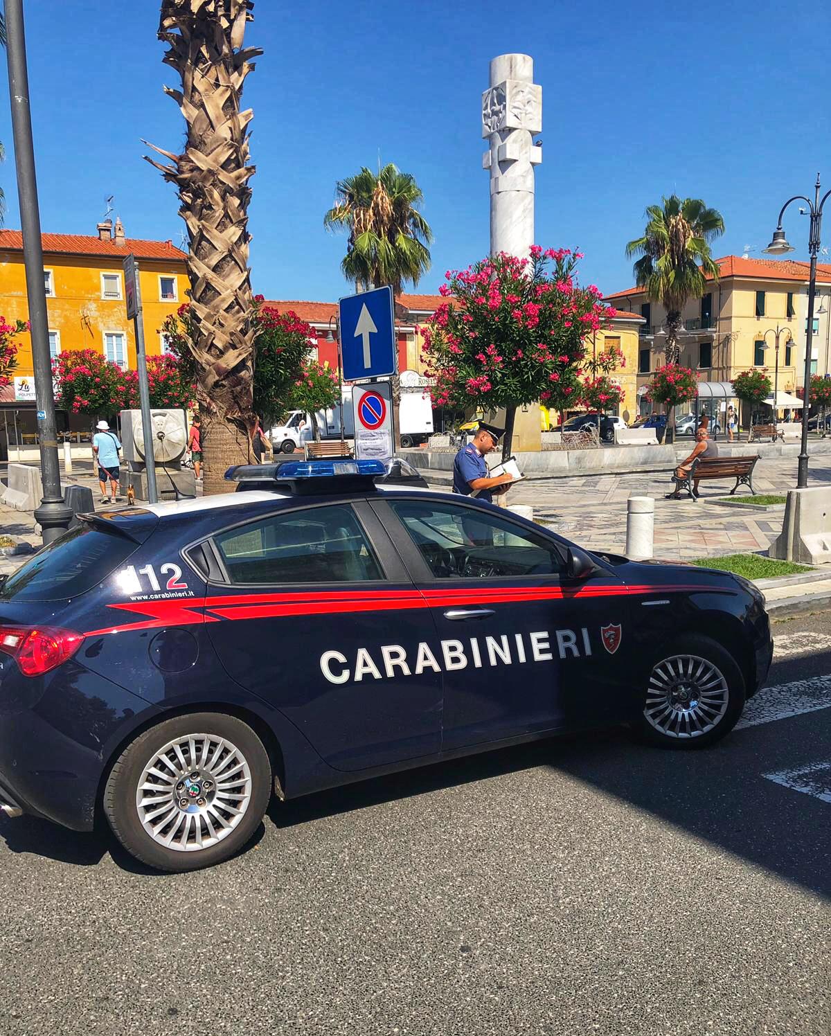 “FUORI CONTROLLO” SEMINA IL PANICO IN PIAZZA CON UN COLLO ROTTO DI ...