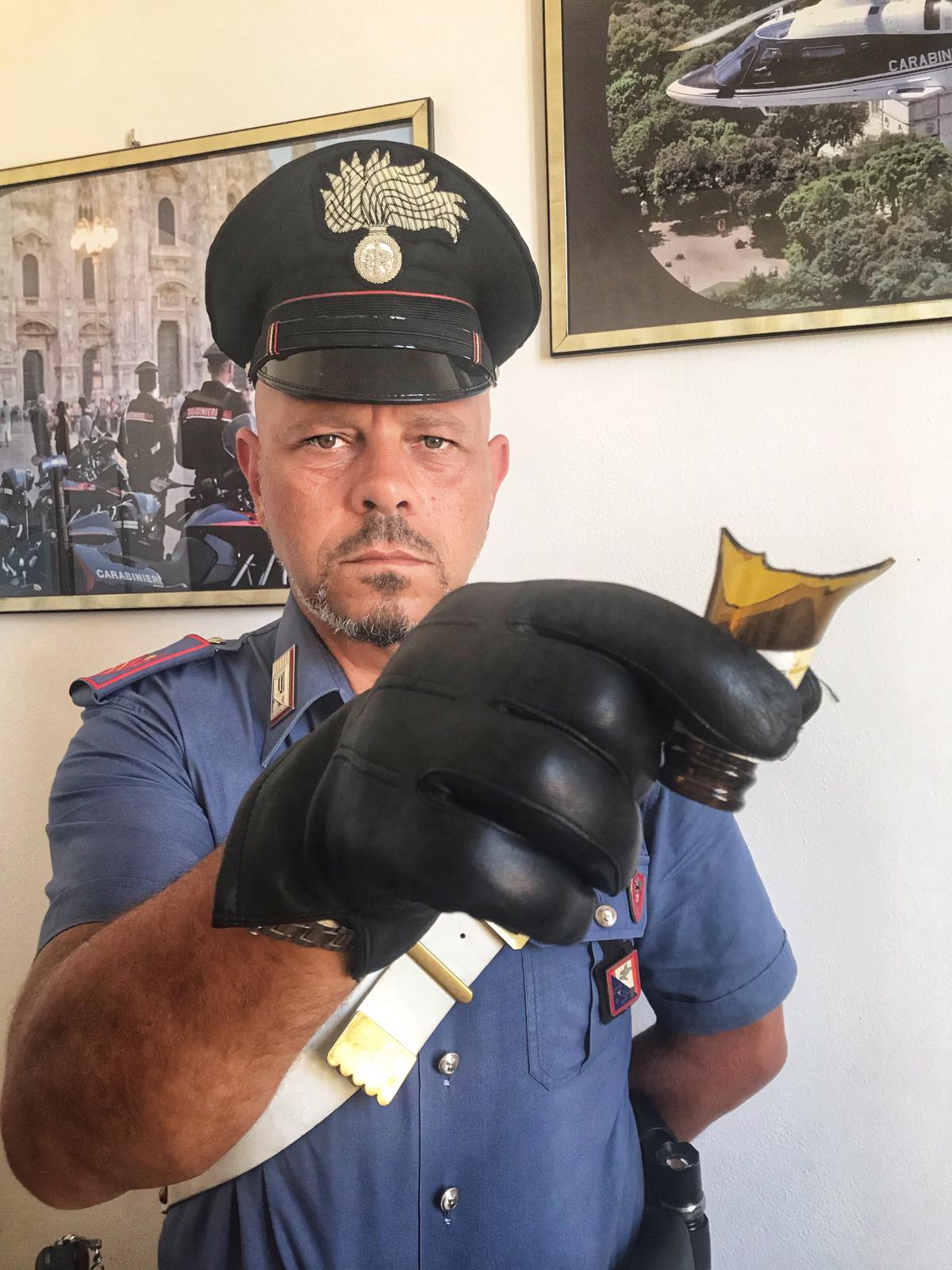 “FUORI CONTROLLO” SEMINA IL PANICO IN PIAZZA CON UN COLLO ROTTO DI ...