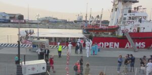 La nave Open Arms sta facendo rotta verso Marina di Carrara. Sabato ...