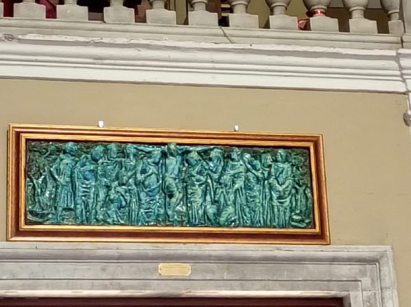 Donata alla chiesa di San Martino una preziosa opera in maiolica di ...