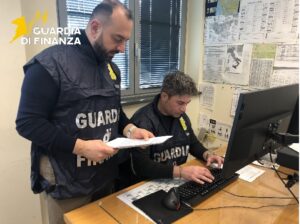 GDF LUCCA: RUBATA L’IDENTITA DI UN VIAREGGINO PER ACCEDERE AI FONDI ...